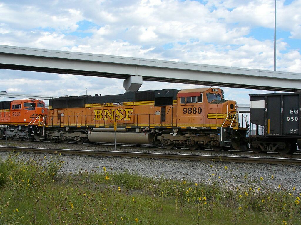BNSF 9880